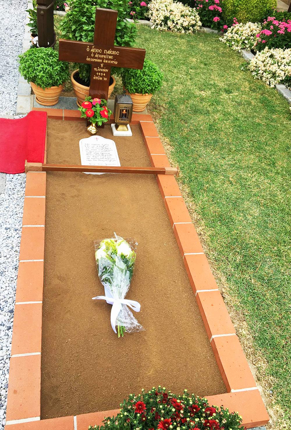 Παίσιος – Τάφος: Ο Τάφος του Αγίου Παϊσίου. Μοναστήρι Σουρωτή ...